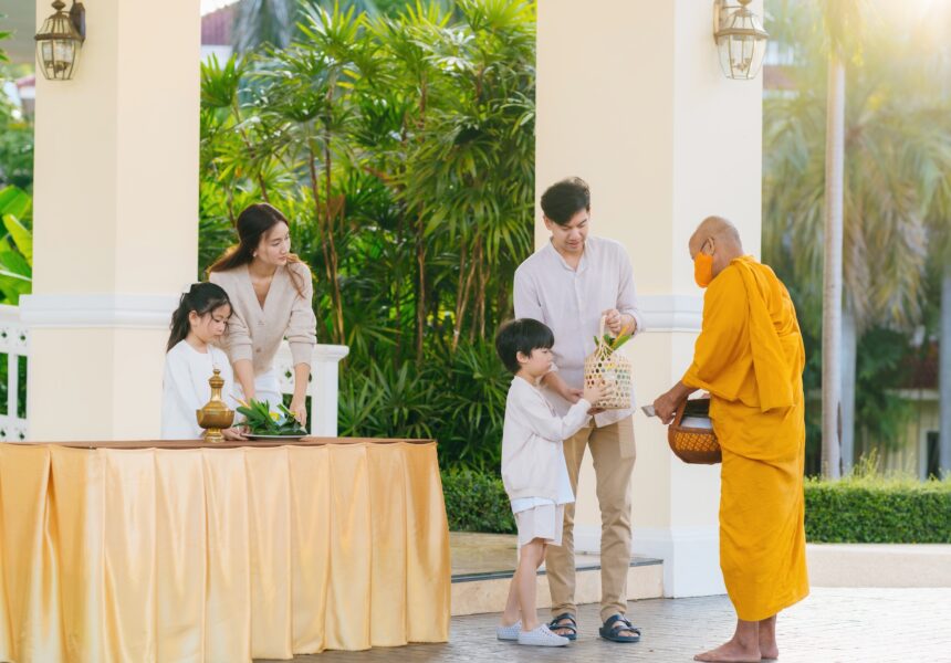 Morning Almsgiving – dhevamantraresort.com